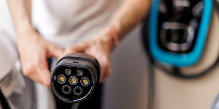 Come installare la colonnina per auto elettrica a casa | Alia Energia